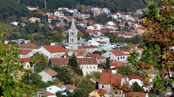 Grad Sinj donira 200 tisuća kuna KBC-u Split za kupnju respiratora ...