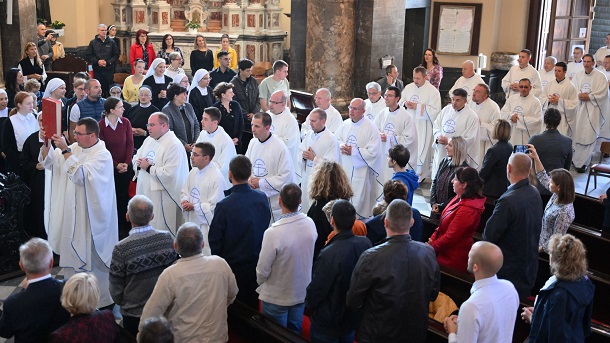 Don Antonio Vučković zaređen za đakona u katedrali sv. Vida u Rijeci ...