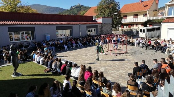 U Gimnaziji Dinka Šimunovića održana predstava ‘Generacija XYZ’ - FERATA