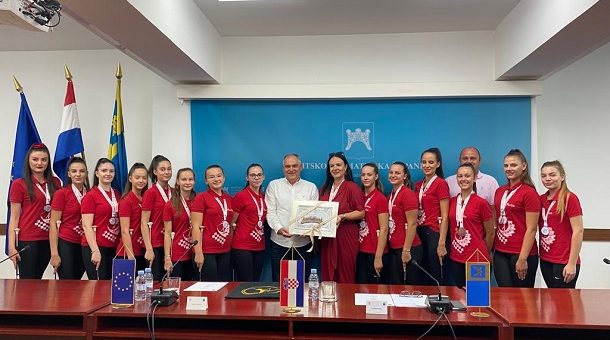 Sinjske mažoretkinje, Aeroklub Sinj i Mira Talaja predloženi za nagrade ...