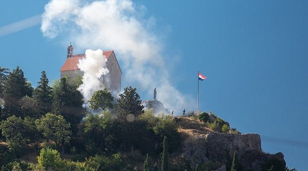 Grad Sinj u 2023. godini zabilježio 18,98% više turističkih dolazaka i ...