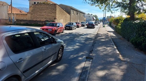 Prometni kolaps kroz Sinj i Brnaze zbog kvara na semaforima - FERATA ...