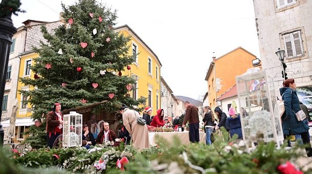 Grad Sinj: Javni poziv za manifestaciju 'Advent u Sinju 2025.' - FERATA ...